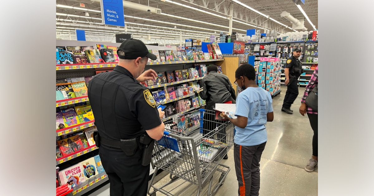 Ocala police invite 30 children to Walmart for annual ‘Shop with a Cop ...
