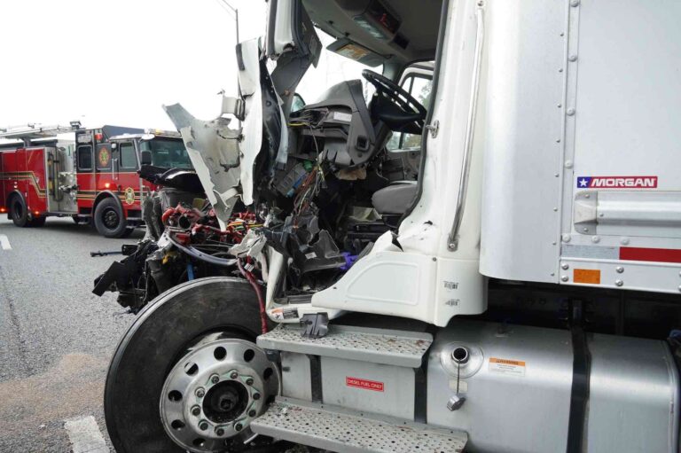 4 injured, 2 trauma alerted after I-75 crash involving SUV, dump truck ...