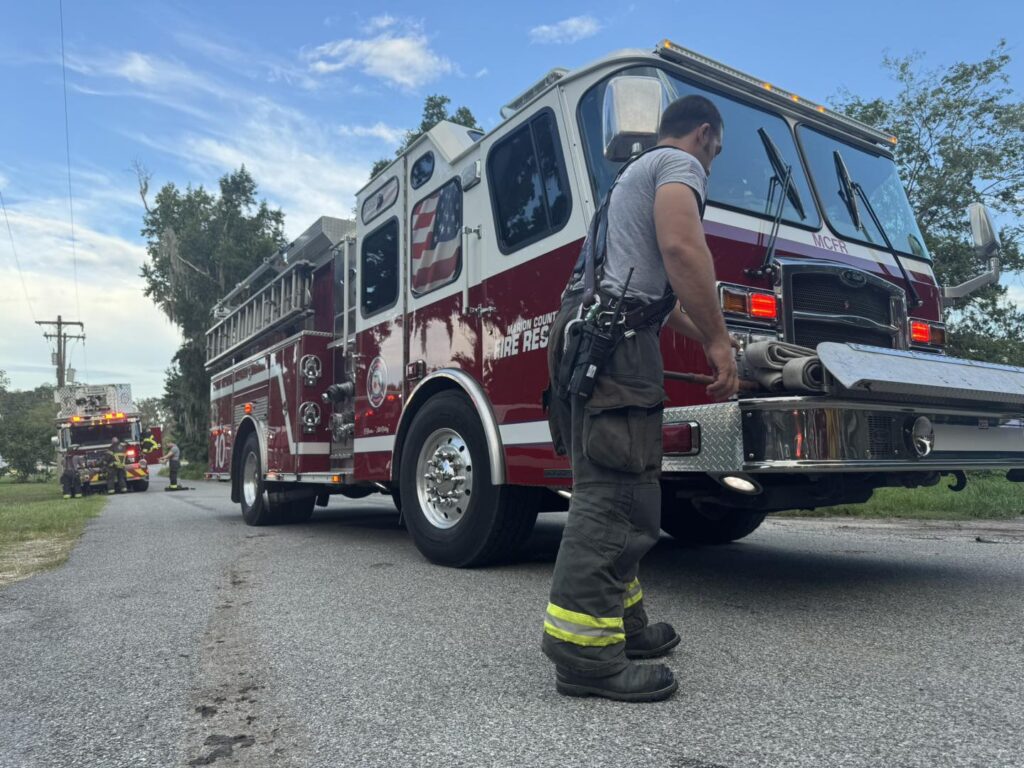 Firefighters combat mobile home fire in Belleview - Ocala-News.com