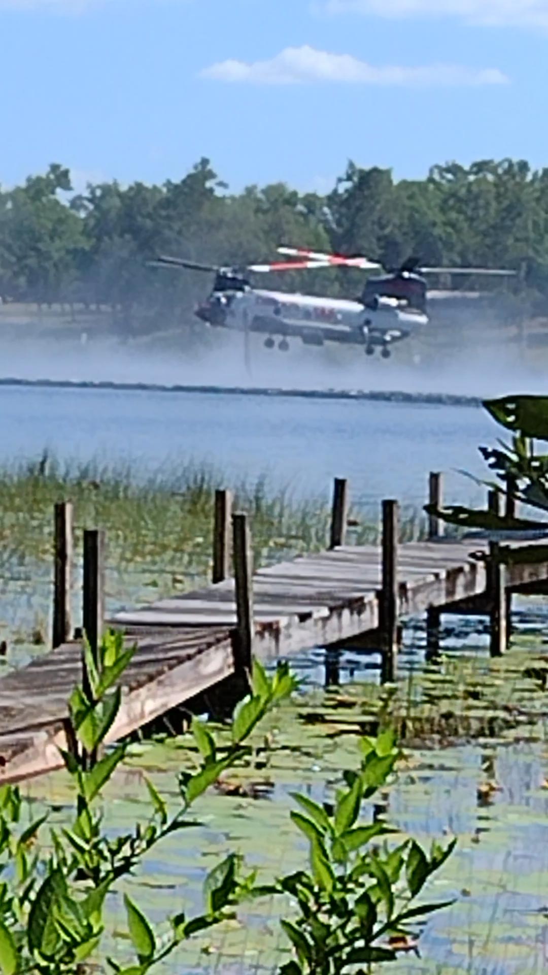 Firefighting helicopter pulling water from Lake Waldena - Ocala-News.com