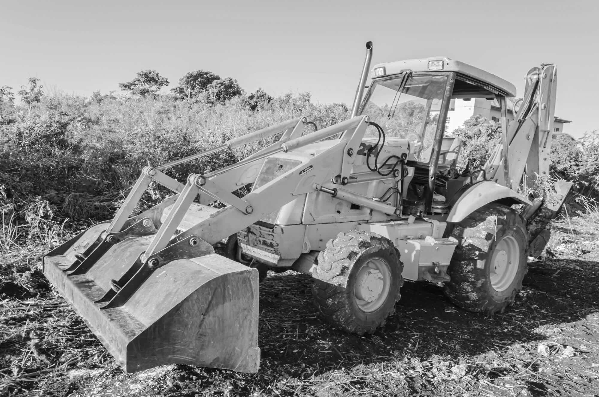 Ocala man repairing front-end loader claims operator pinned him between ...