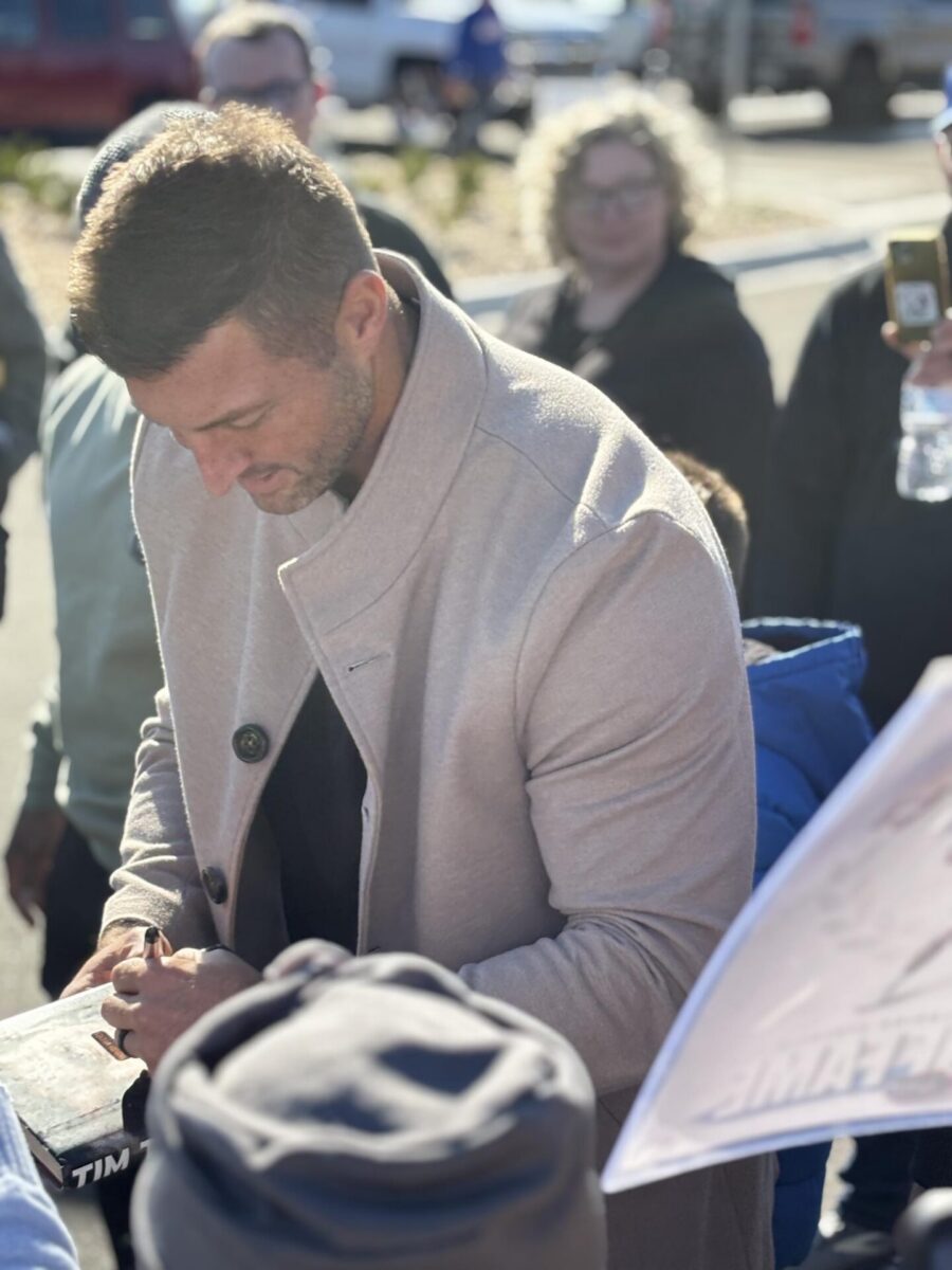 Tim Tebow helps open Ocala's new Walmart Neighborhood Market - Ocala ...