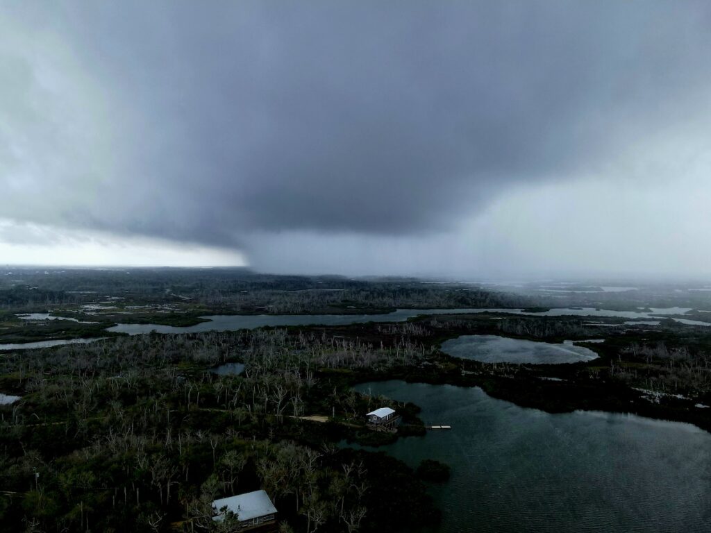 Massive downpour moves over Ozello Community Park in Crystal River ...