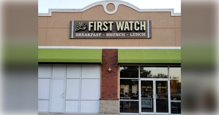 Customer claims finger crushed by 'defective' chair at Ocala restaurant ...