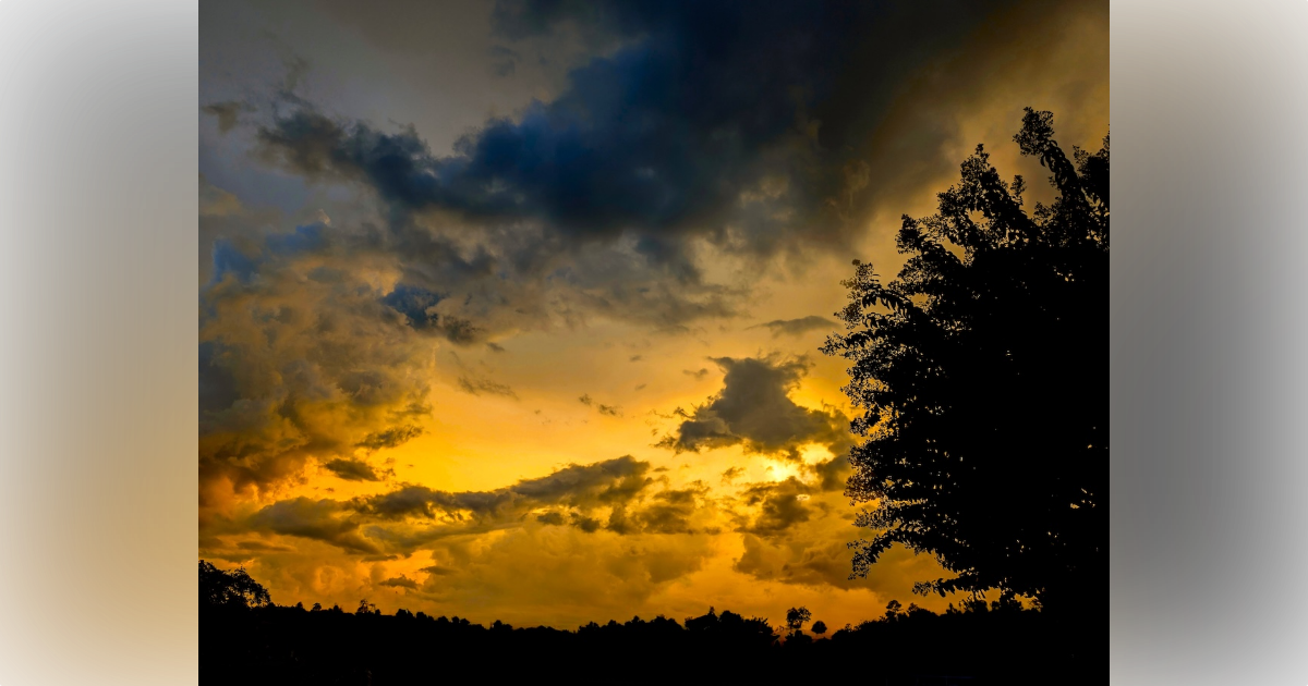 Yellow-hued sky over the SummerGlen Community - Ocala-News.com