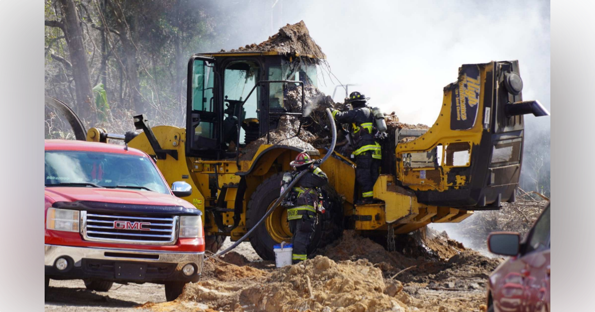 Ocala firefighters extinguish front-end loader engine fire - Ocala-News.com